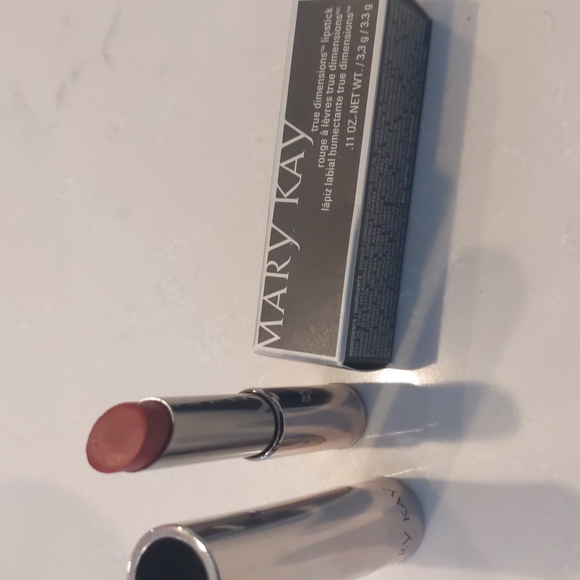Mary Kay | Makeup | Mary Kay True Dimensions Lipstick Sizzling Red New ...